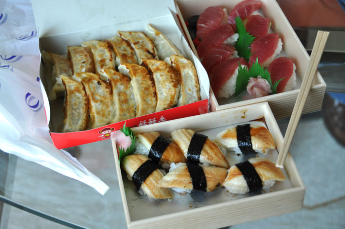 Tokyo Dome, Last Minute Shopping, Food Hall Lunch - wired2theworld