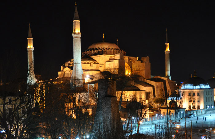 Istanbul At Night – wired2theworld