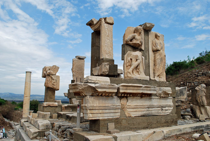 A Visit to the Roman Ruins of Ephesus - wired2theworld