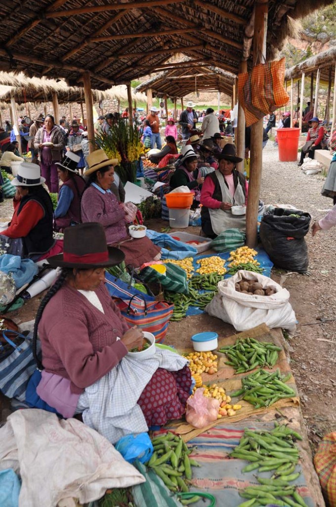Market in Chinchero Peru - wired2theworld